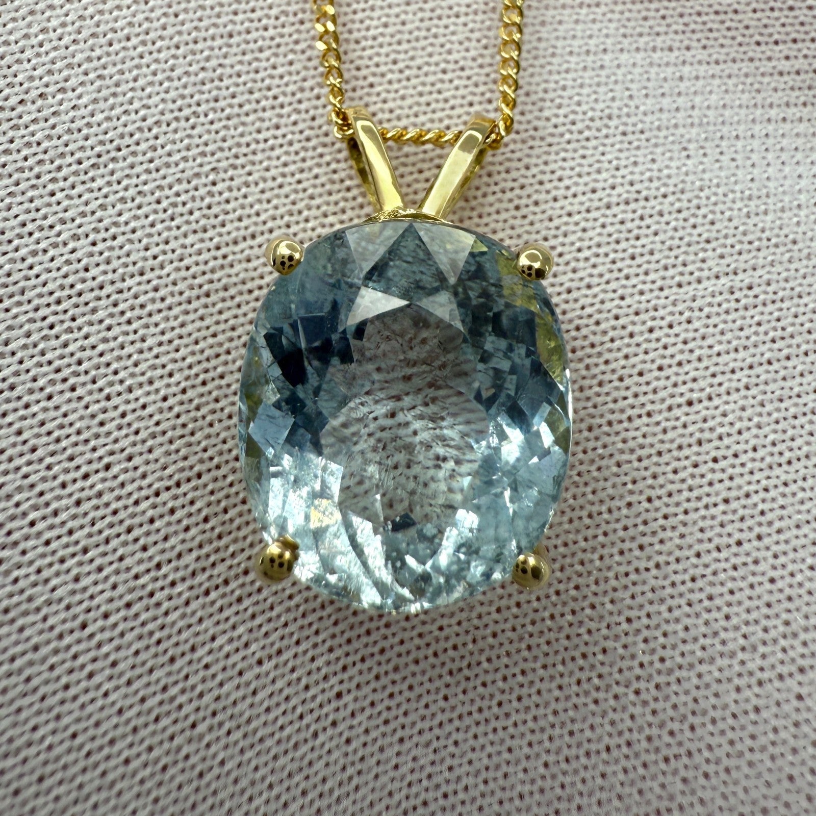 8.45ct Light Blue Aquamarine Oval Cut 18k Yellow Gold Solitaire Pendan ...