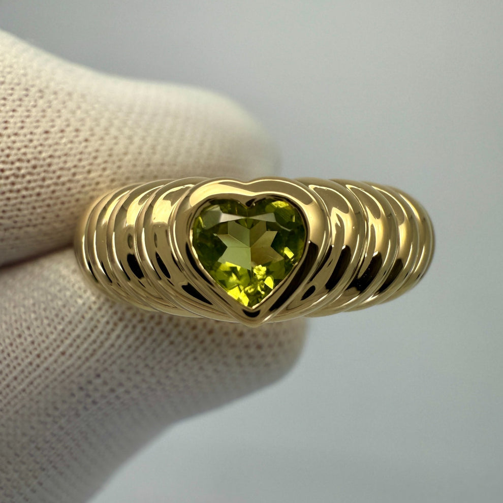 Fine Tiffany & Co. Vivid Green Peridot Heart Cut 18k Yellow Gold Band ...