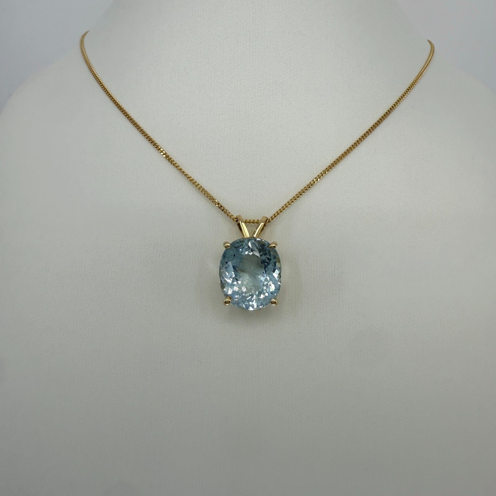 8.45ct Light Blue Aquamarine Oval Cut 18k Yellow Gold Solitaire Pendan ...